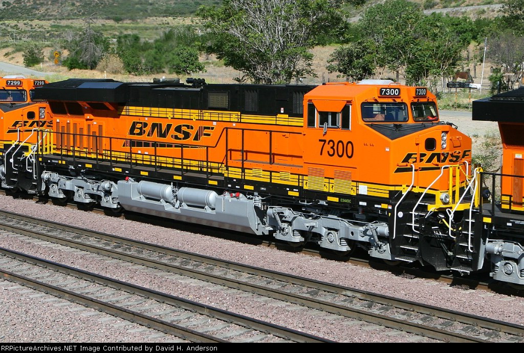 BNSF 7300